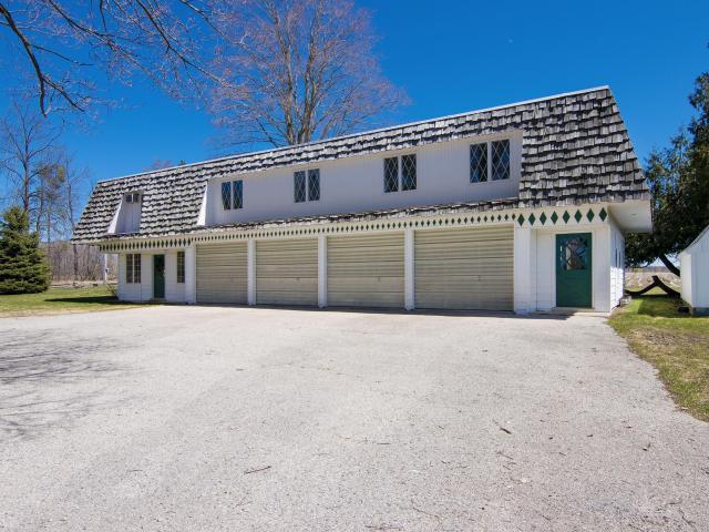 8952 Ridge Road