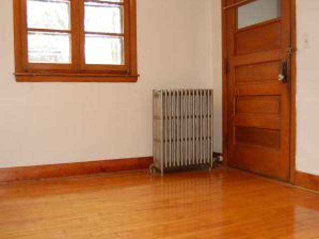 $895 / 1br Perfect Elmwood Village one bedroom W.Delavan Ave
