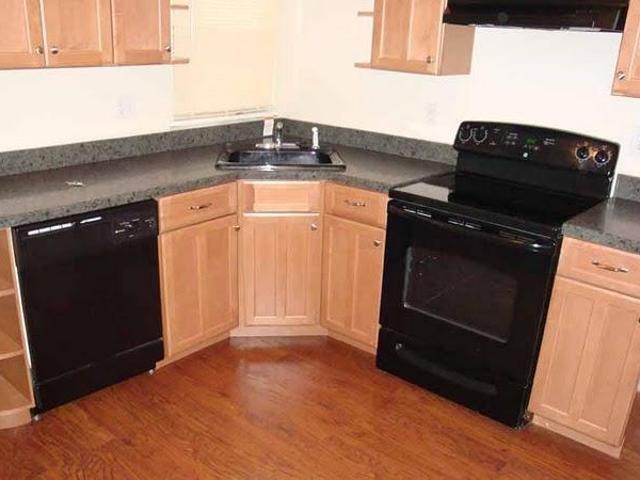 $895 / 2br Rowhouse New Renovation New Kit, New Bath, Fenced Yard, W/D Baltimore City 21218