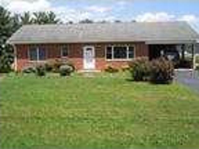 $895 / 2br 1300ftÂ² Nice Home on Large Lot
