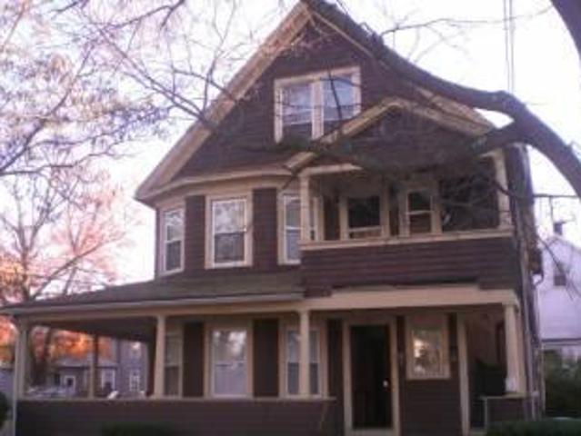 $895 / 2br 1 st floor,hdwd floors,parking Mancester,CT