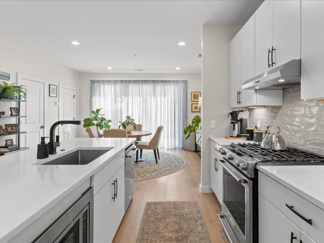 895 Cherokee Boulevard