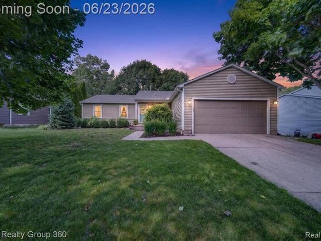 895 Fairway Trails Dr, Brighton, MI 48116