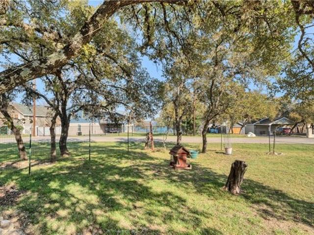 895 Lakebreeze Dr, Canyon Lake, TX 78133