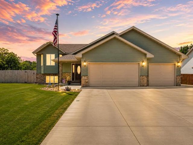 895 Lee St NE, Owatonna, MN 55060