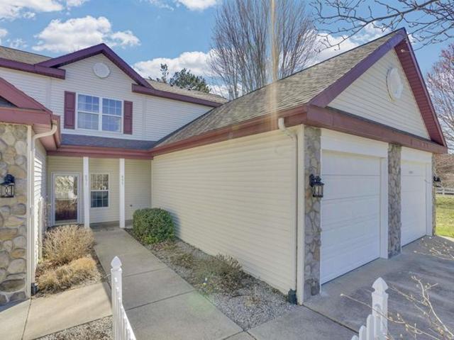 895 Meadow View Ct, Cadillac, MI 49601