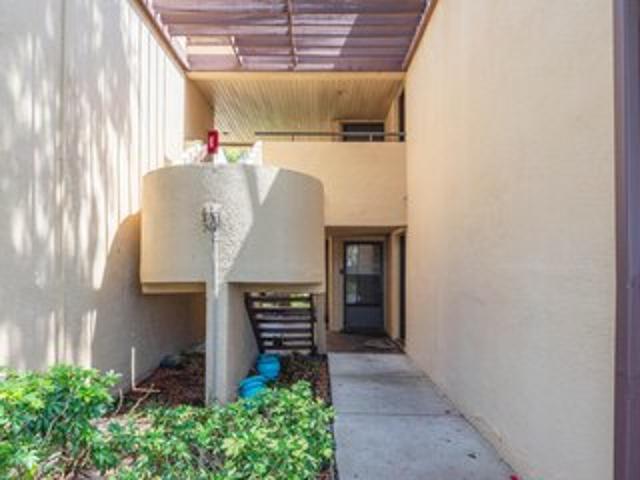 895 N Village Dr N Apt 204, Saint Petersburg, FL 33716