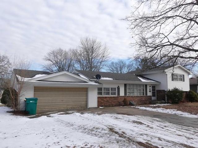 895 Pine St, Galesburg, IL 61401