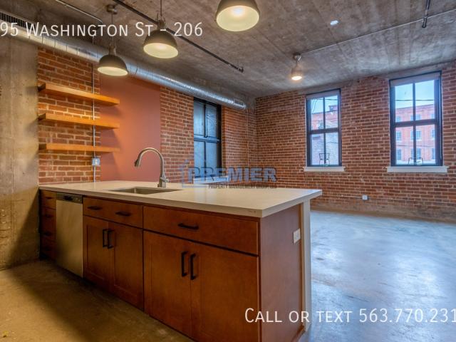 895 Washington St, 1 bed, 1 full bath