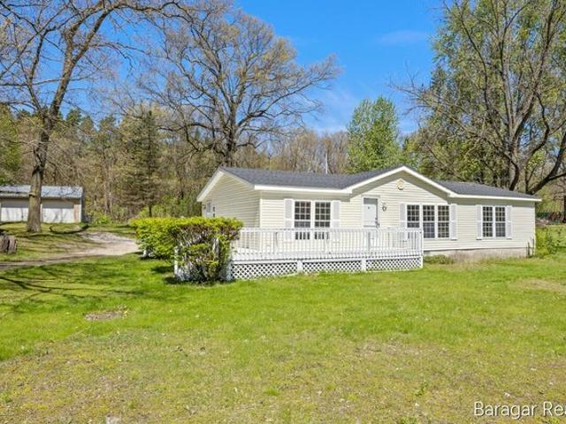 8965 Holton Rd, Holton, MI 49425