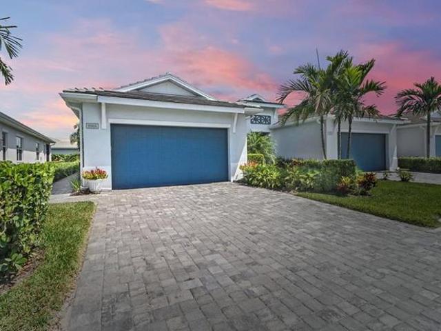 8966 St Lucia Dr, Naples, FL 34114