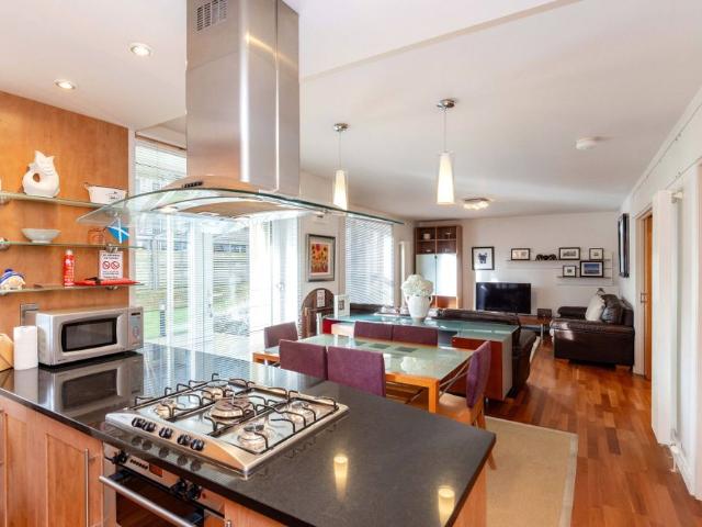 89/68 Holyrood Road