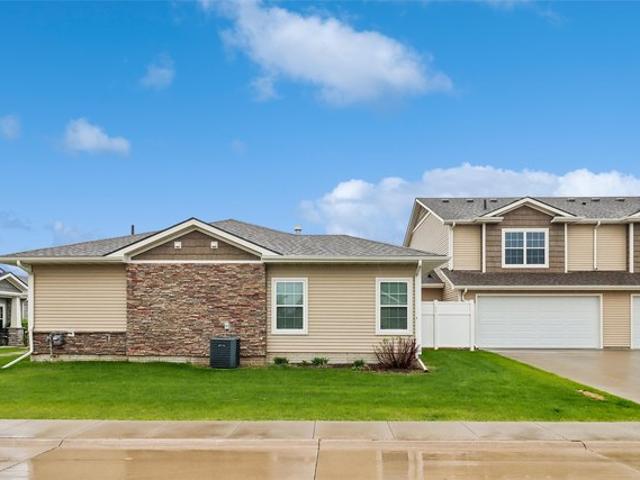 8968 Jem Ln, West Des Moines, IA 50266