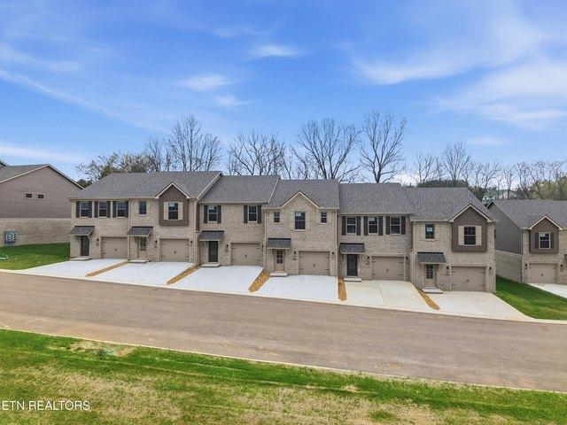 8968 Keenberg Ln, Knoxville, TN 37931