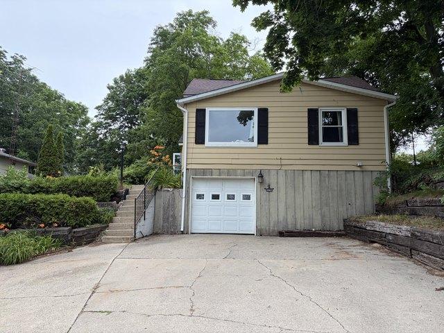 8969 Ferry St, Montague, MI 49437