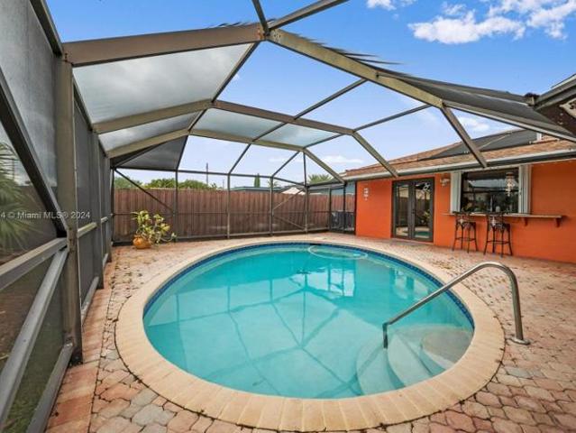 8960 NW 21st Ct, Pembroke Pines, FL 33024