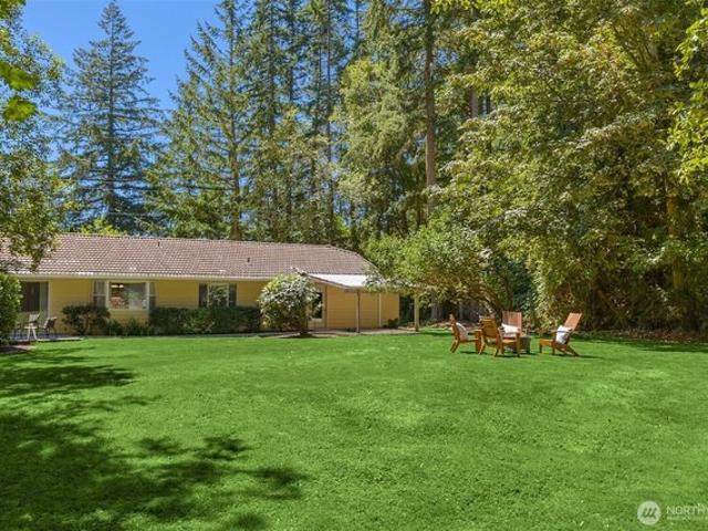 8960 NE Day Rd E, Bainbridge Island, WA 98110