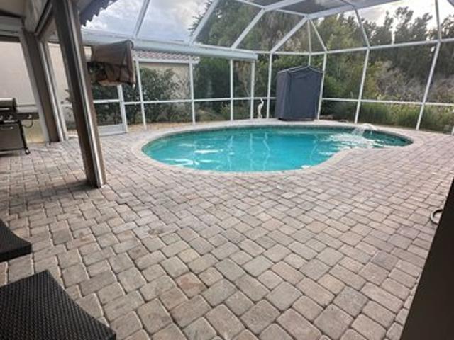 8960 Huntington Pointe Dr, Sarasota, FL 34238