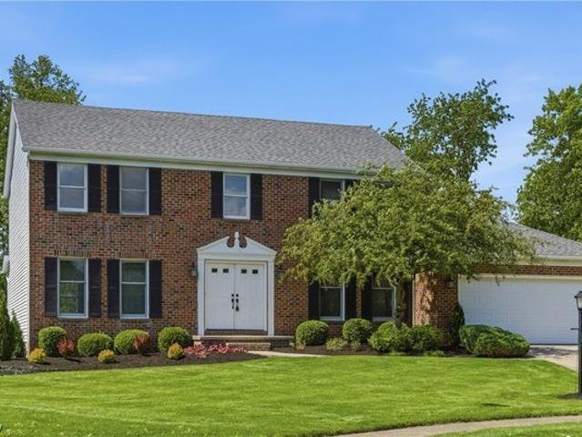 8960 Laurel Ln, North Royalton, OH 44133
