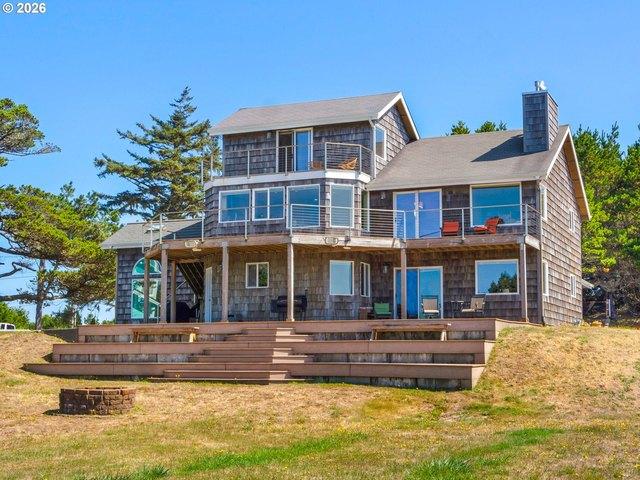 89610 Sea Breeze Dr, Warrenton, OR 97146