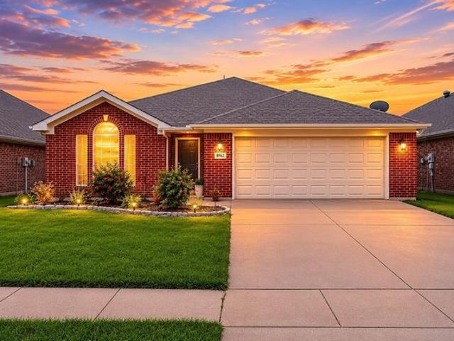 8962 Winding River Dr, Fort Worth, TX 76118