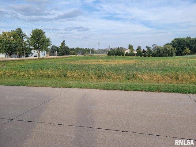896 Daulton Dr, Tipton, IA 52772