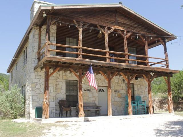 896 Old Rocksprings Rd, Leakey, TX 78873