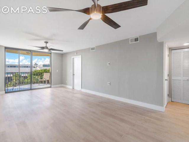 896 N Federal Hwy 526, Lantana, FL
