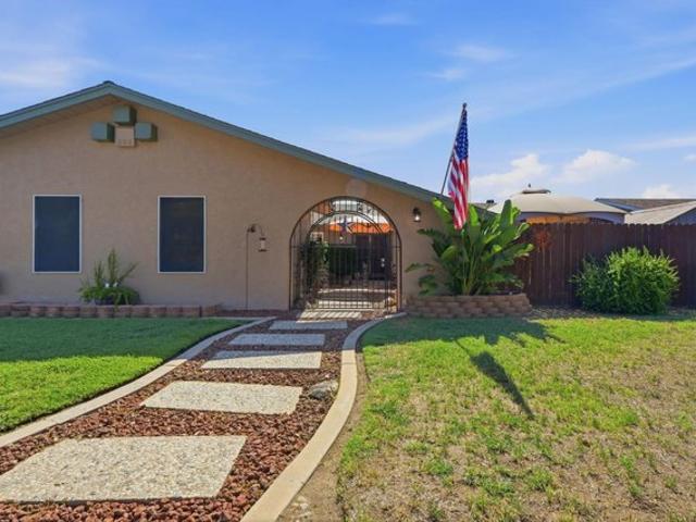 896 N Mahaleb St, Tulare, CA 93274