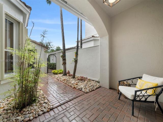896 Spinnaker Dr, Unit 896, Hollywood, FL 33019 | MLS #A11991 | Compass