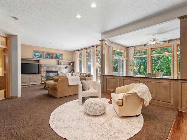 8975 Hunters Way