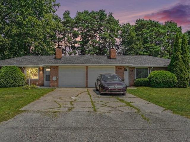 8976/8 Delwood Dr, Freeland, MI 48623