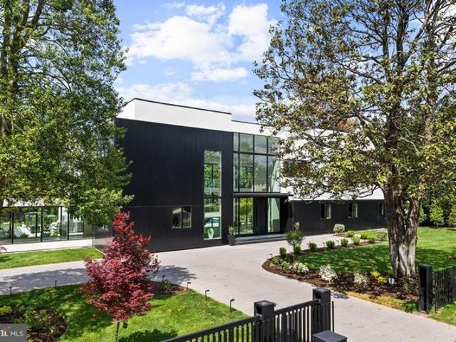 8970 Brook Rd, McLean, VA 22102