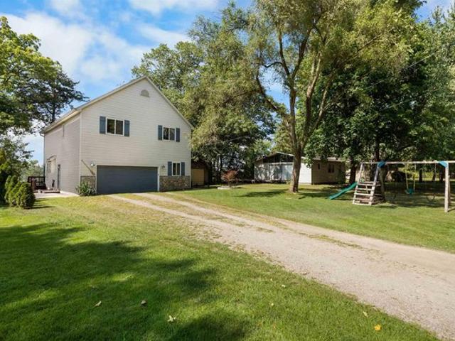 8970 River Valley Rd, Brighton, MI 48116