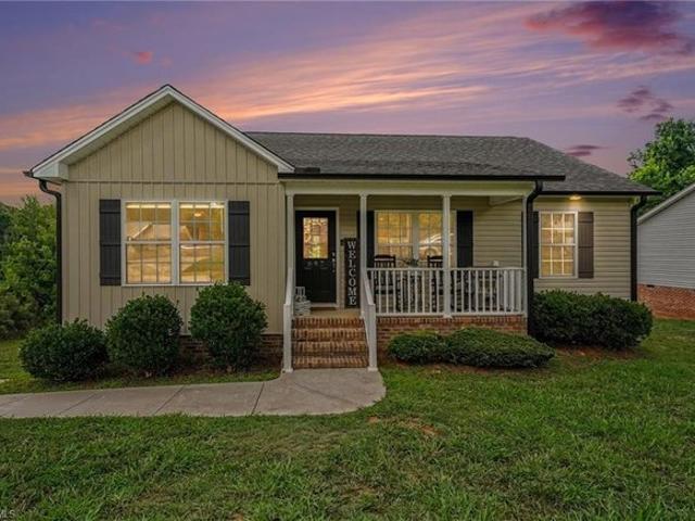 897 Breeze Hill Rd, Asheboro, NC 27203