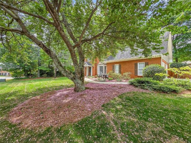 897 Fairwood Way NW