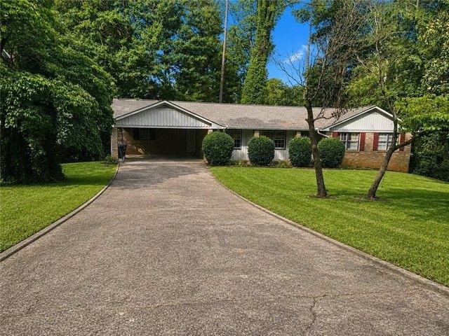 897 Hearthstone Dr, Stone Mountain, GA 30083