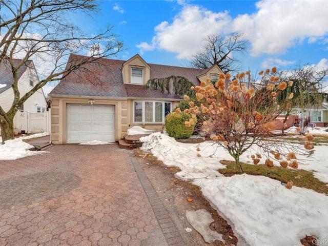 897 Spring Ave, Uniondale, NY 11553