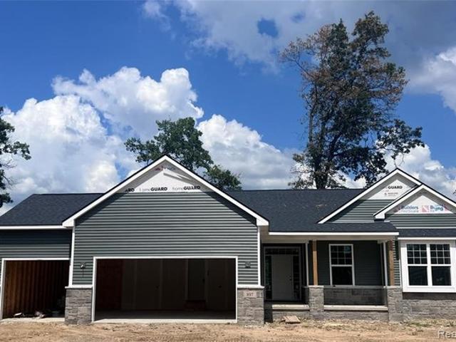 897 Preserve Ln, White Lake, MI 48386