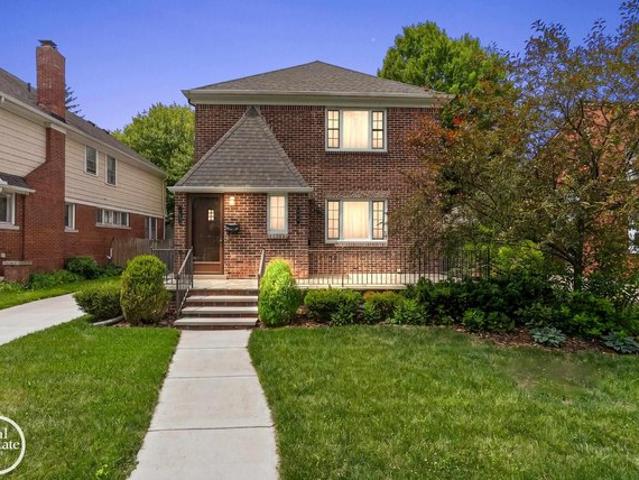 897 Rivard Blvd, Grosse Pointe, MI 48230