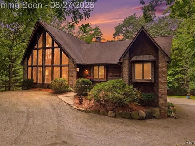 8984 Peer Rd, Green Oak Township, MI 48178