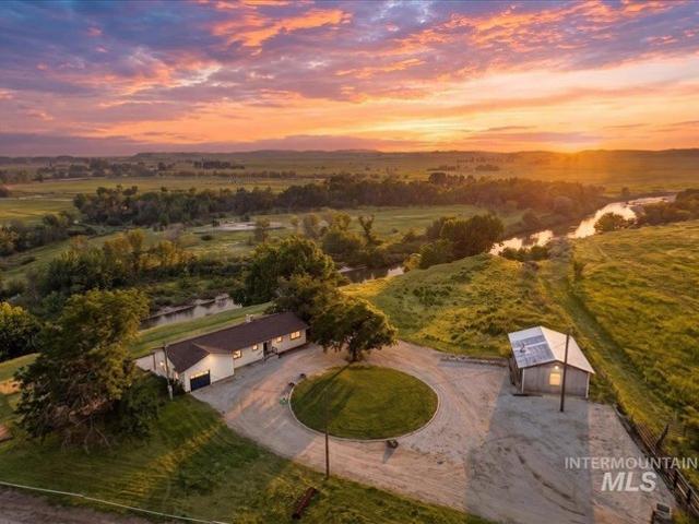 8989 Hillview Rd, Emmett, ID 83617