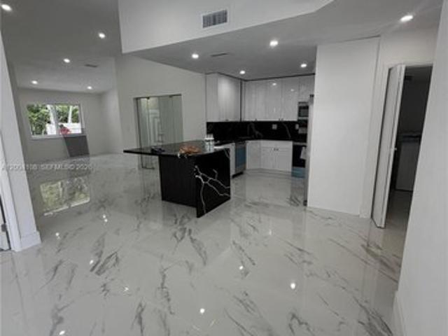 8981 SW 5th Ln, Miami, FL 33174