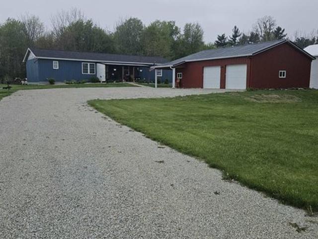 8983 Chestnut Rd, Bourbon, IN 46504