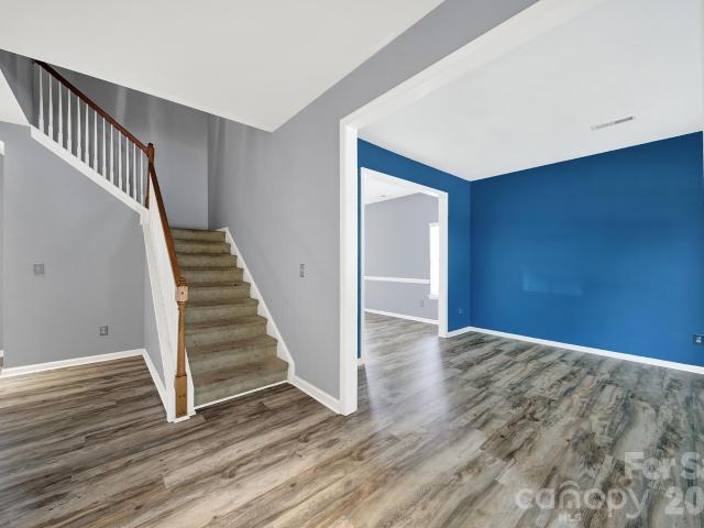 898 Coach House Court