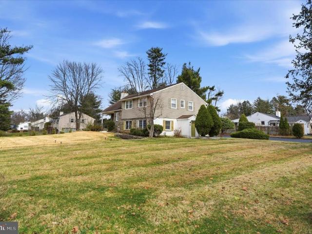 898 Crestline Drive
