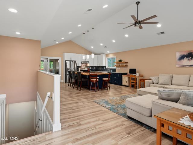 898 Hillside Lane