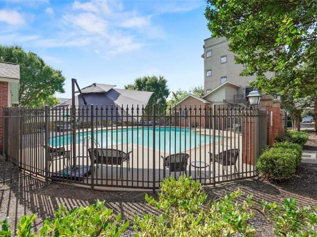 898 Oak Street 1105