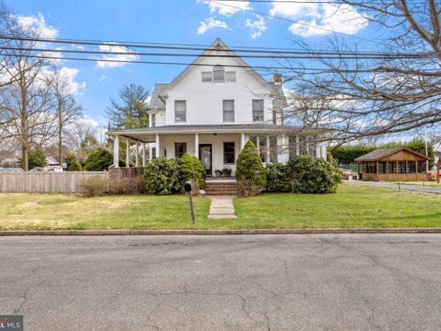 898 Olive St, Florence, NJ 08554
