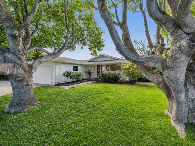 898 Standish Rd, Pacifica, CA 94044